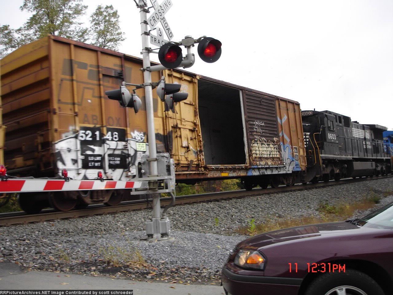 NS C39-8 8603 & ABOX Boxcar 52148